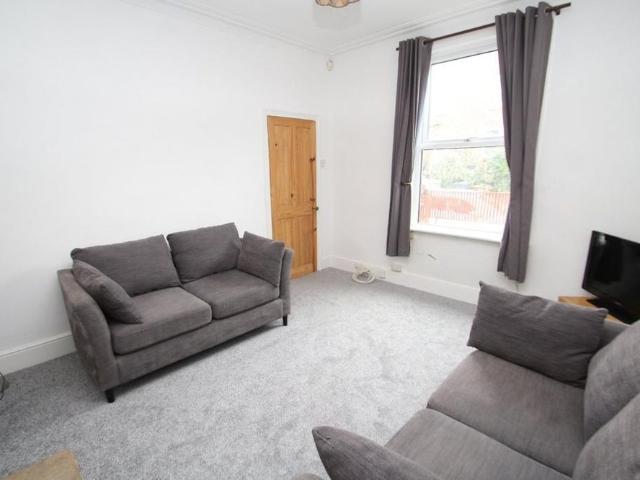 4 bedroom terraced house to rent