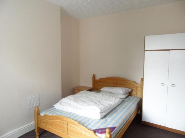 4 bedroom terraced house to rent