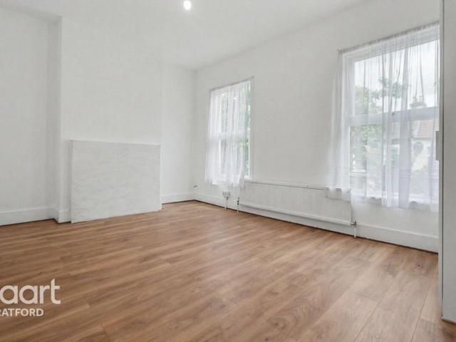 4 bedroom terraced house to rent