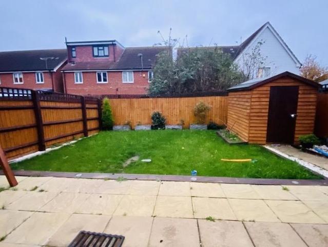 4 bedroom terraced house to rent