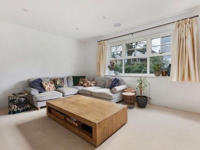 4 bedroom terraced house to rent