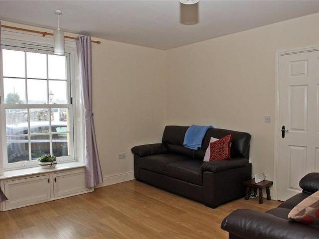 4 bedroom terraced house to rent