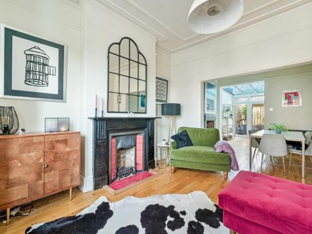 4 bedroom terraced house to rent