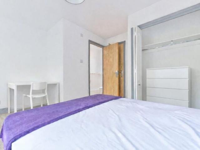 4 bedroom terraced house to rent