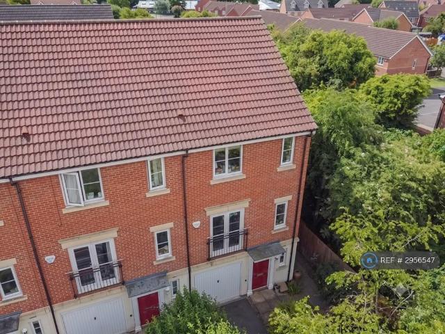 4 bedroom terraced house to rent