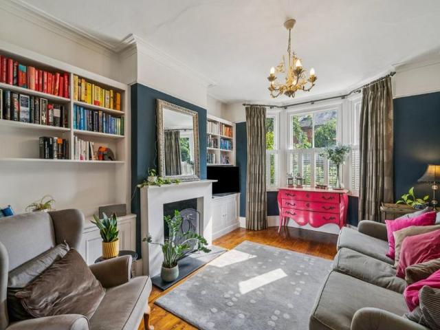 4 bedroom terraced house to rent