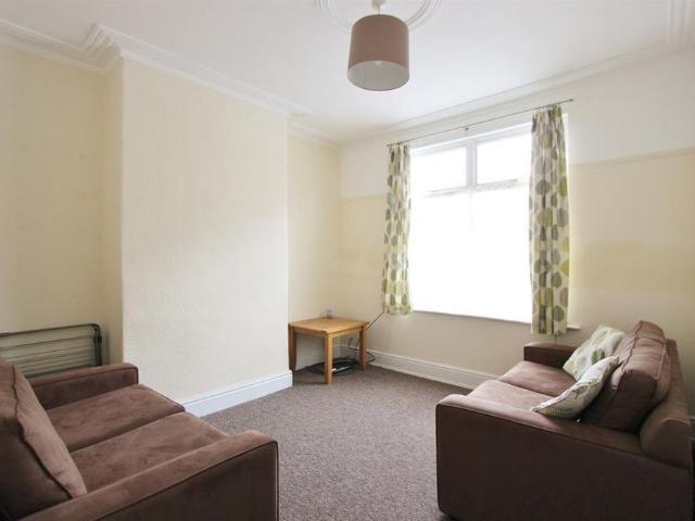 4 bedroom terraced house to rent