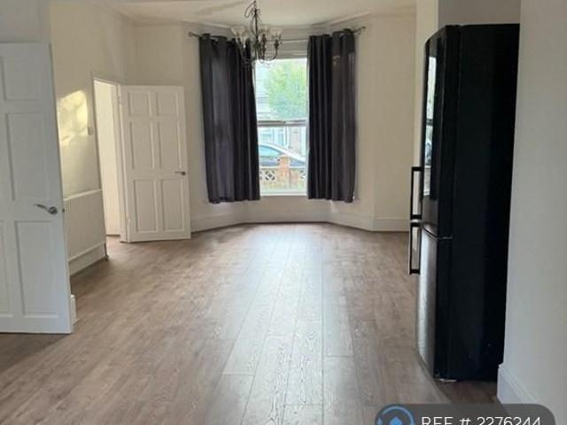 4 bedroom terraced house to rent