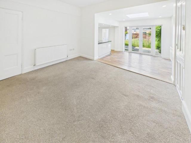 4 bedroom terraced house to rent