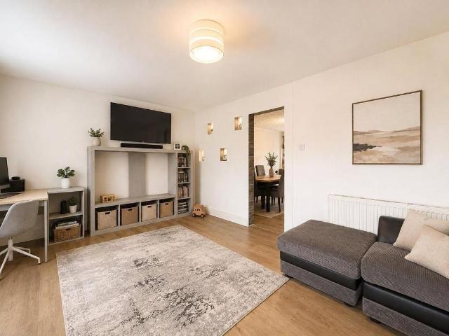 4 bedroom terraced house to rent