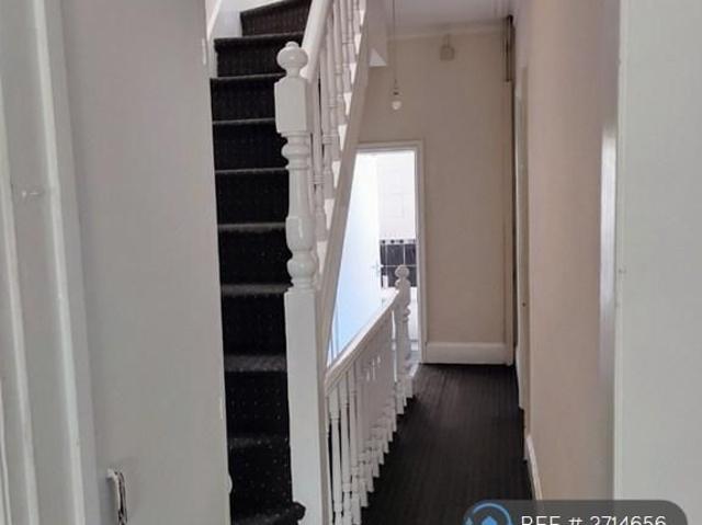 4 bedroom terraced house to rent