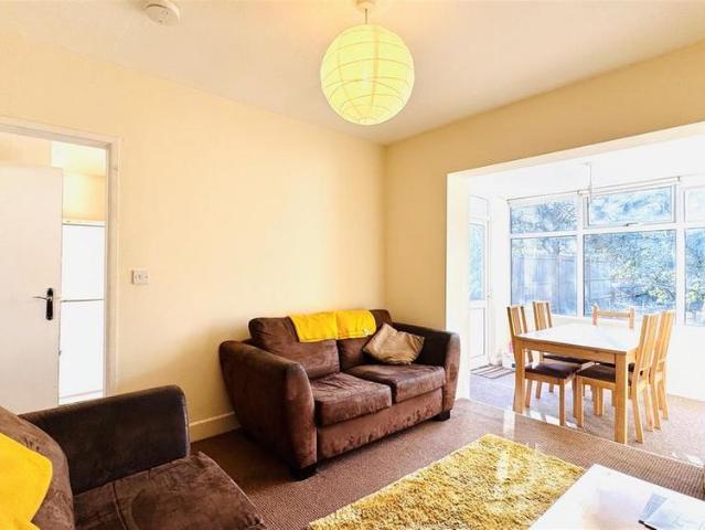 4 bedroom terraced house to rent