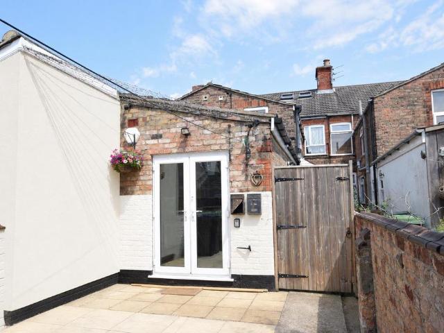 4 bedroom terraced house to rent