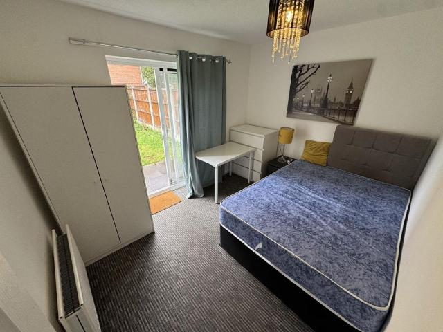 4 bedroom terraced house to rent