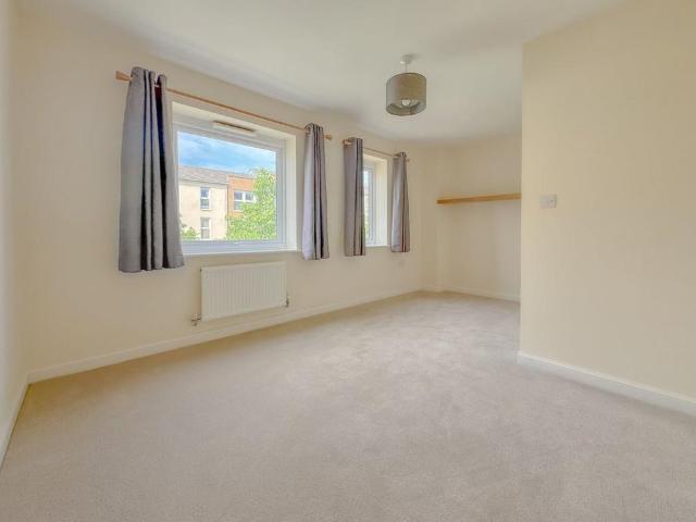 4 bedroom terraced house to rent