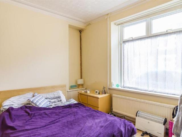 4 bedroom terraced house to rent
