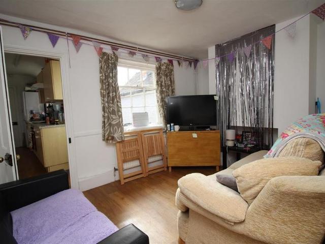 4 bedroom terraced house to rent