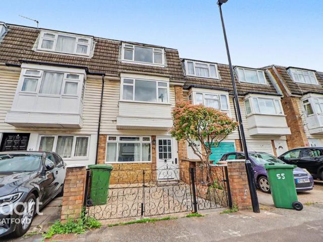 4 bedroom terraced house to rent