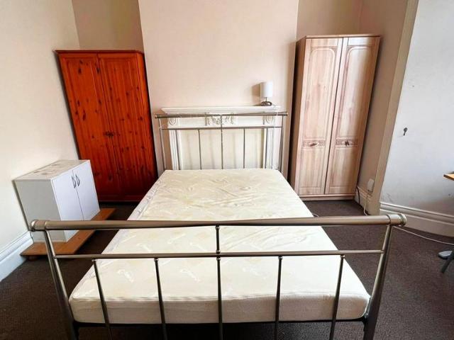 4 bedroom terraced house to rent