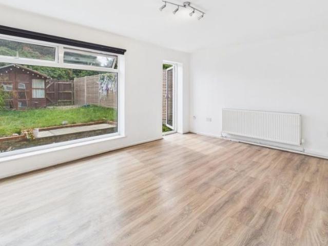 4 bedroom terraced house to rent