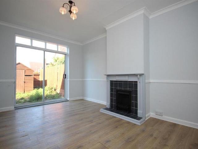 4 bedroom terraced house to rent
