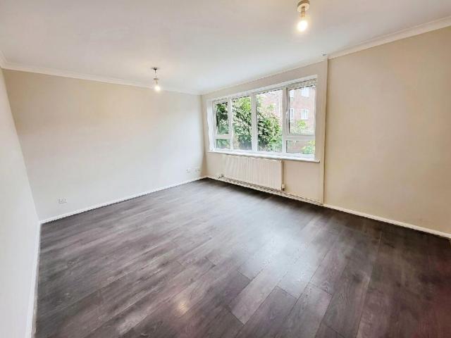 4 bedroom terraced house to rent