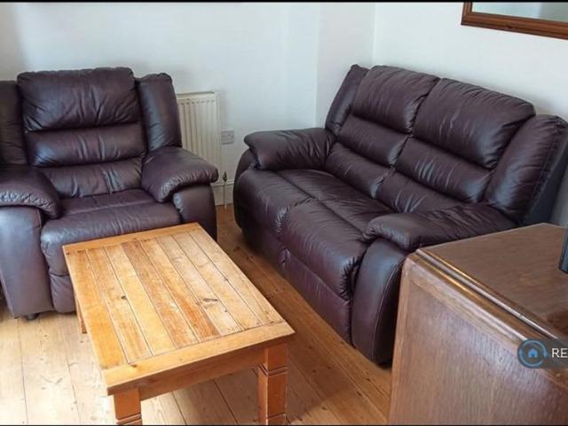 4 bedroom terraced house to rent