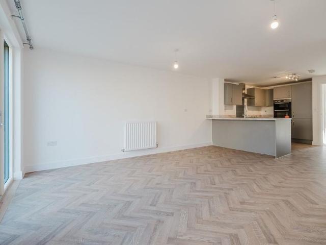 4 bedroom terraced house to rent