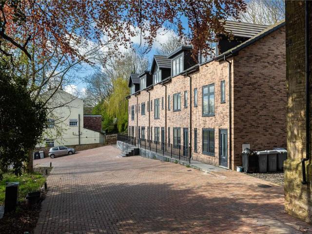 4 bedroom terraced house to rent
