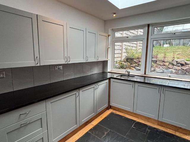 4 bedroom terraced house to rent