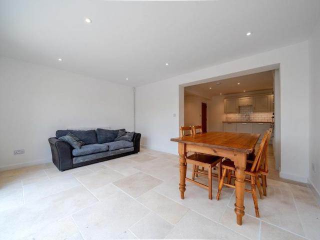 4 bedroom terraced house to rent