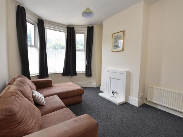 4 bedroom terraced house to rent