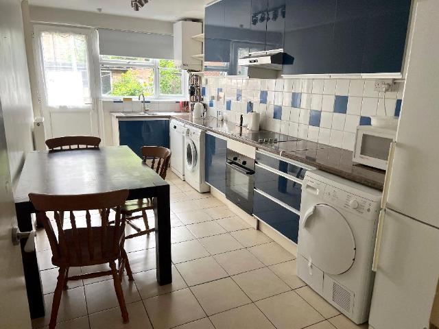 4 bedroom terraced house to rent