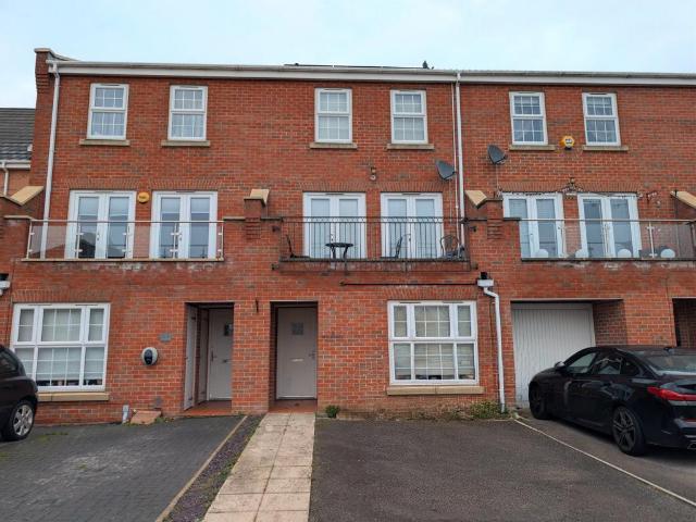 4 bedroom terraced house to rent