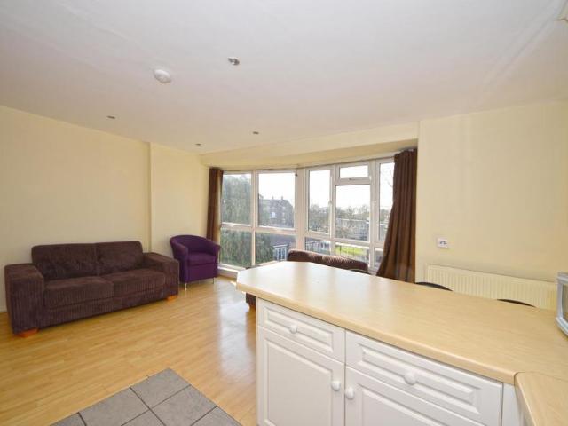 4 bedroom terraced house to rent