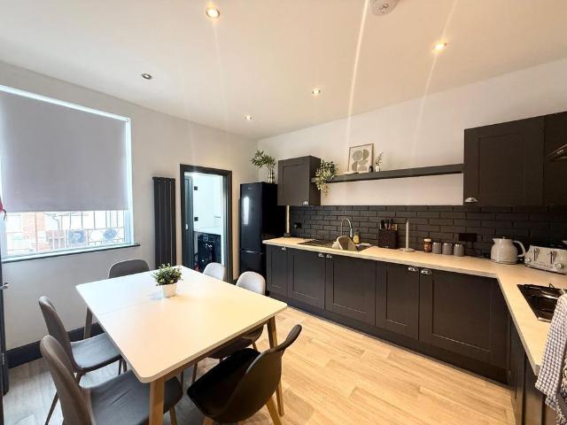 4 bedroom terraced house to rent