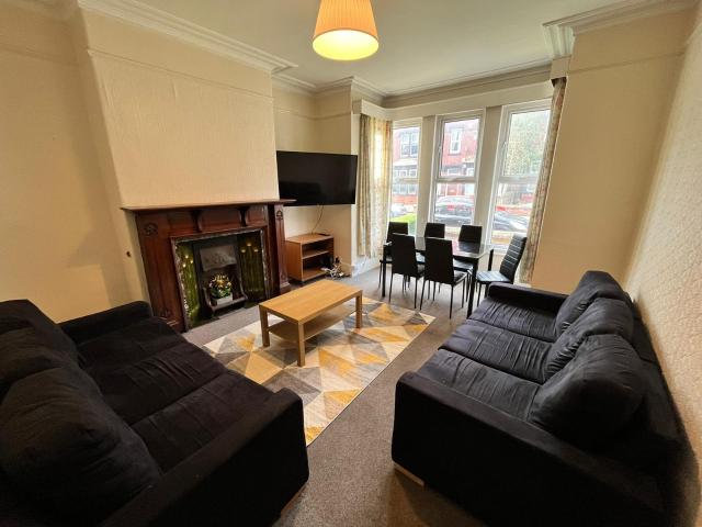 4 bedroom terraced house to rent