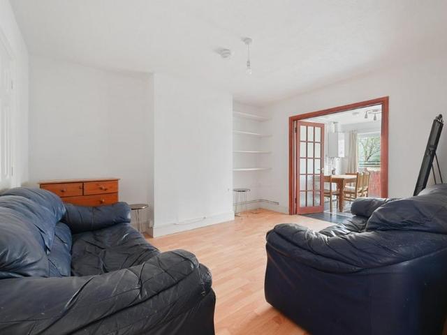 4 bedroom terraced house to rent