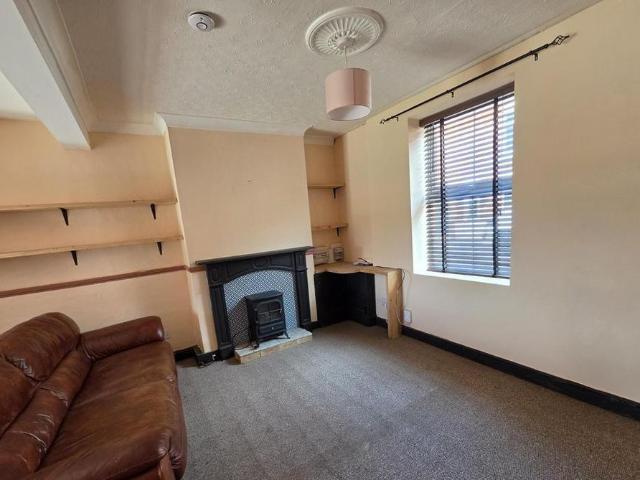 4 bedroom terraced house to rent