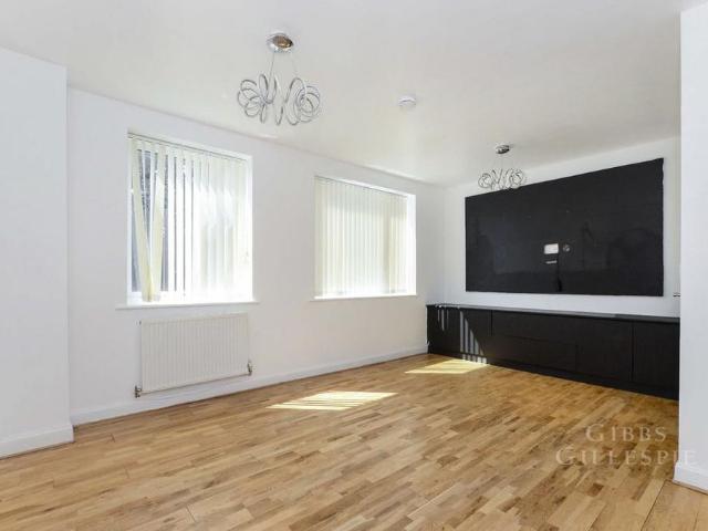 4 bedroom terraced house to rent