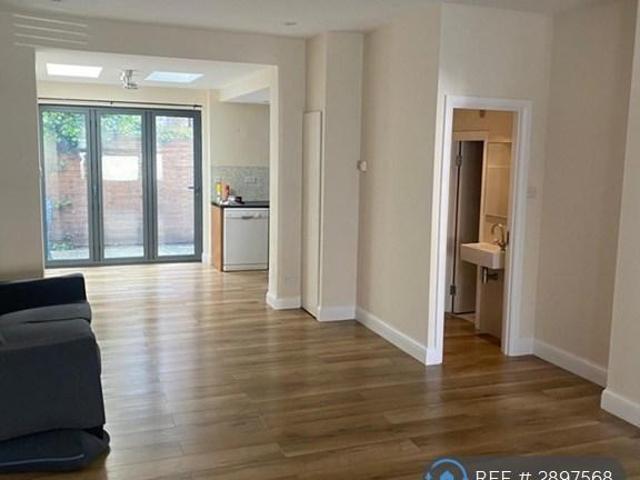 4 bedroom terraced house to rent