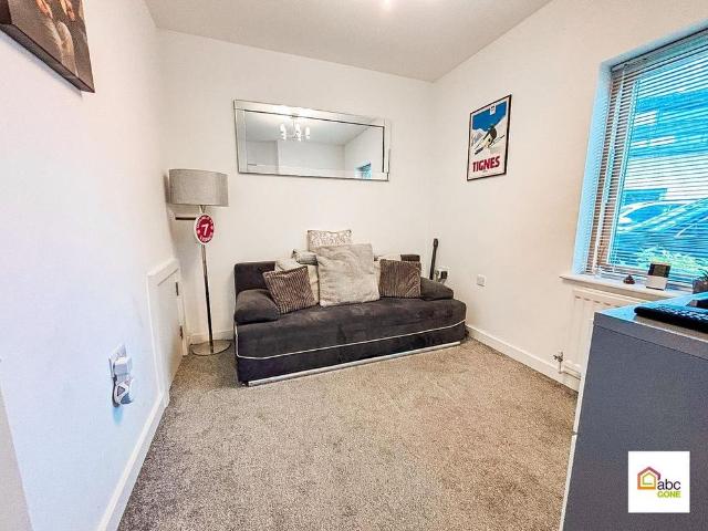 4 bedroom terraced house to rent