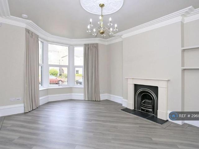 4 bedroom terraced house to rent