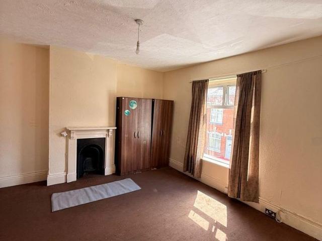4 bedroom terraced house to rent