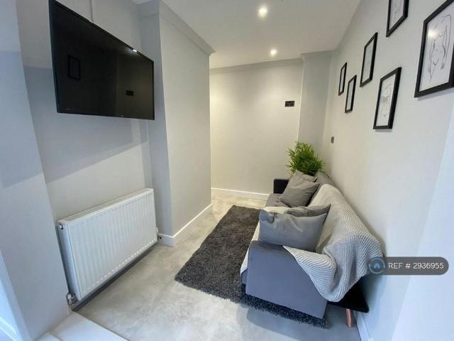4 bedroom terraced house to rent