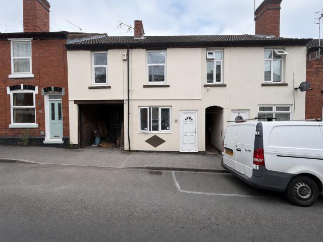 6 bedroom terraced house to rent