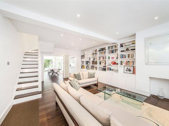 4 bedroom terraced house to rent