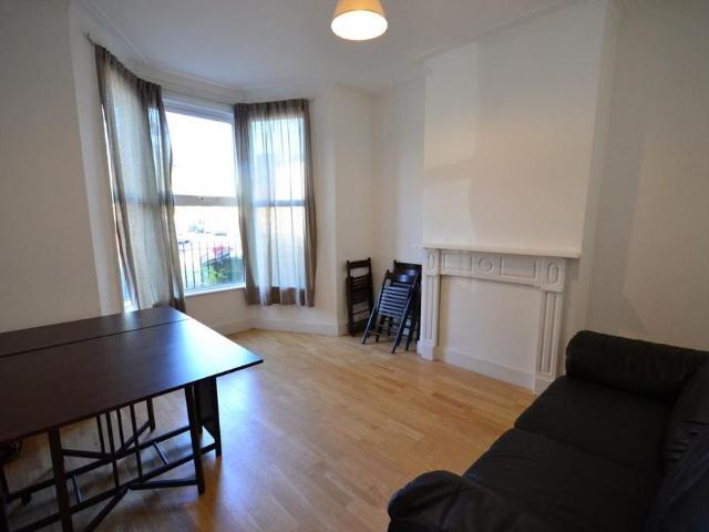 4 bedroom terraced house to rent