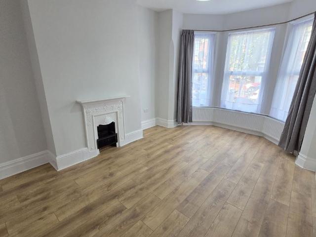 4 bedroom terraced house to rent