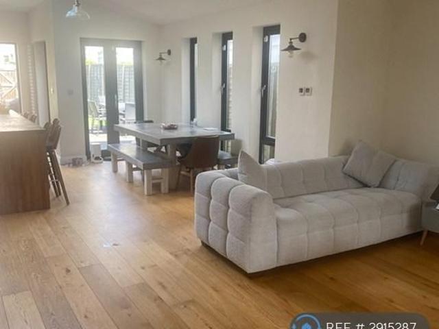 4 bedroom terraced house to rent
